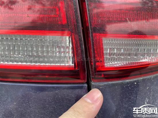 一汽大众高尔夫尾灯内部有异物希望解决 - 车质网
