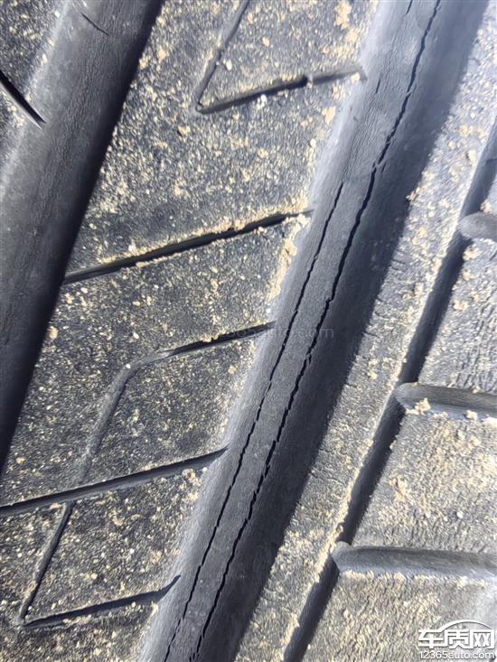 一汽大众宝来原厂锦湖轮胎开裂 影响使用 - 车质网